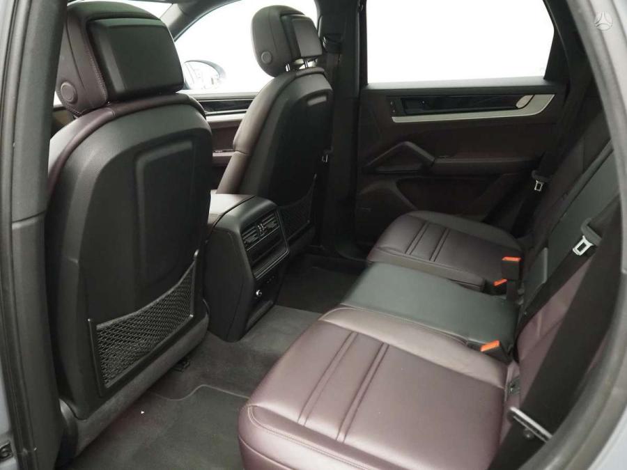 Pelēks Porsche Cayenne 2024 Viļņa, ar dzinēja tilpumu 2.99 L un nobraukumu 63 tūkst. km par 99500 €, foto 17 vietnē AUTOMOTO.COM.LV