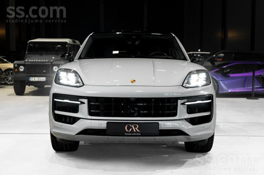 Pelēks Porsche Cayenne 2024 Rīga, ar dzinēja tilpumu 3.00 L un nobraukumu 53 tūkst. km par 110000 €, foto 3 vietnē AUTOMOTO.COM.LV