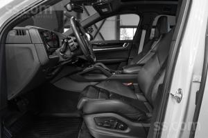 Pelēks Porsche Cayenne 2024 Rīga, ar dzinēja tilpumu 3.00 L un nobraukumu 53 tūkst. km par 110000 €, foto 9 vietnē AUTOMOTO.COM.LV