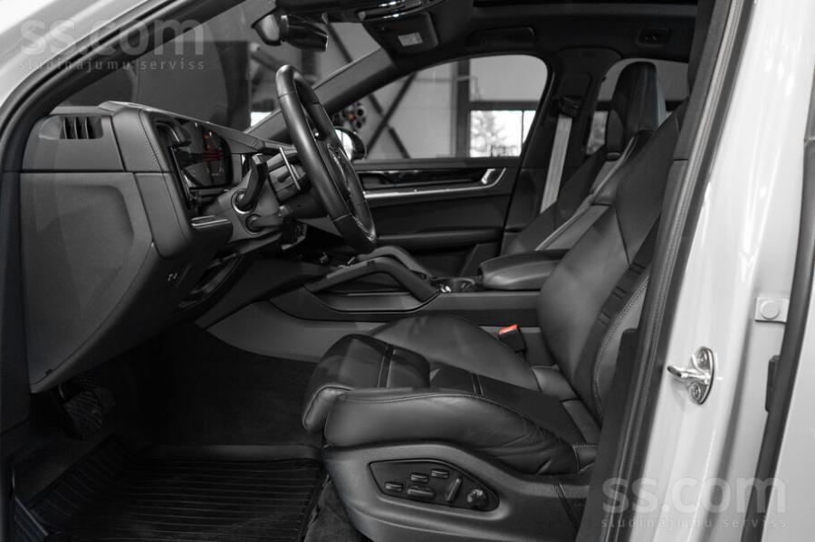 Pelēks Porsche Cayenne 2024 Rīga, ar dzinēja tilpumu 3.00 L un nobraukumu 53 tūkst. km par 110000 €, foto 9 vietnē AUTOMOTO.COM.LV