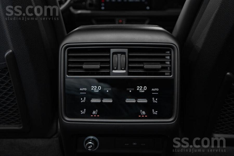 Pelēks Porsche Cayenne 2024 Rīga, ar dzinēja tilpumu 3.00 L un nobraukumu 53 tūkst. km par 110000 €, foto 15 vietnē AUTOMOTO.COM.LV