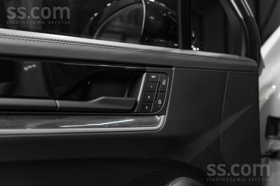 Pelēks Porsche Cayenne 2024 Rīga, ar dzinēja tilpumu 3.00 L un nobraukumu 53 tūkst. km par 110000 €, foto 17 vietnē AUTOMOTO.COM.LV