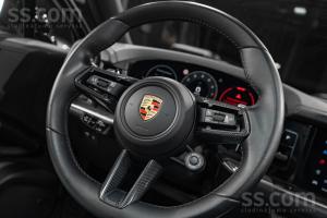 Pelēks Porsche Cayenne 2024 Rīga, ar dzinēja tilpumu 3.00 L un nobraukumu 53 tūkst. km par 110000 €, foto 25 vietnē AUTOMOTO.COM.LV