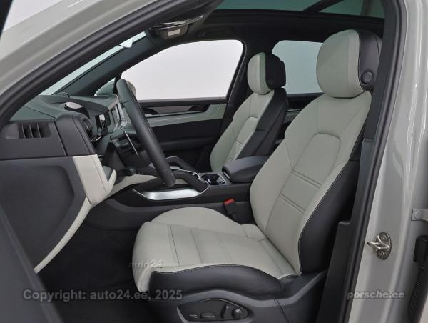 Grey Porsche Cayenne 2025 in Tallinn, with an engine capacity of 3.00 L and mileage of 4 thousand km for 133000 €, photo 11 on AUTOMOTO.COM.LV