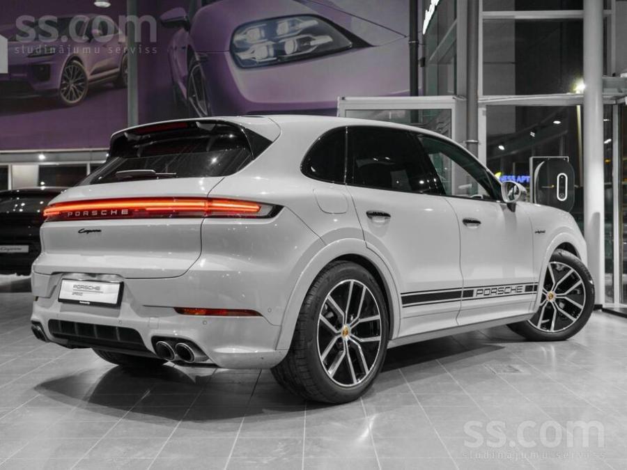 Pelēks Porsche Cayenne 2025 Rīga, ar dzinēja tilpumu 3.00 L un nobraukumu 8 tūkst. km par 105900 €, foto 3 vietnē AUTOMOTO.COM.LV