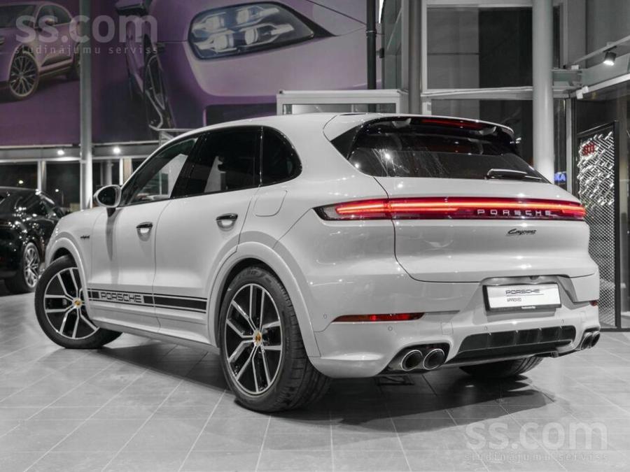 Pelēks Porsche Cayenne 2025 Rīga, ar dzinēja tilpumu 3.00 L un nobraukumu 8 tūkst. km par 105900 €, foto 10 vietnē AUTOMOTO.COM.LV