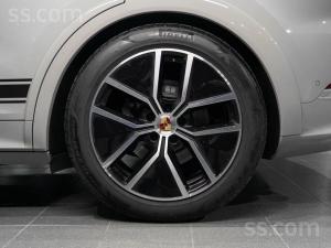 Pelēks Porsche Cayenne 2025 Rīga, ar dzinēja tilpumu 3.00 L un nobraukumu 8 tūkst. km par 105900 €, foto 17 vietnē AUTOMOTO.COM.LV