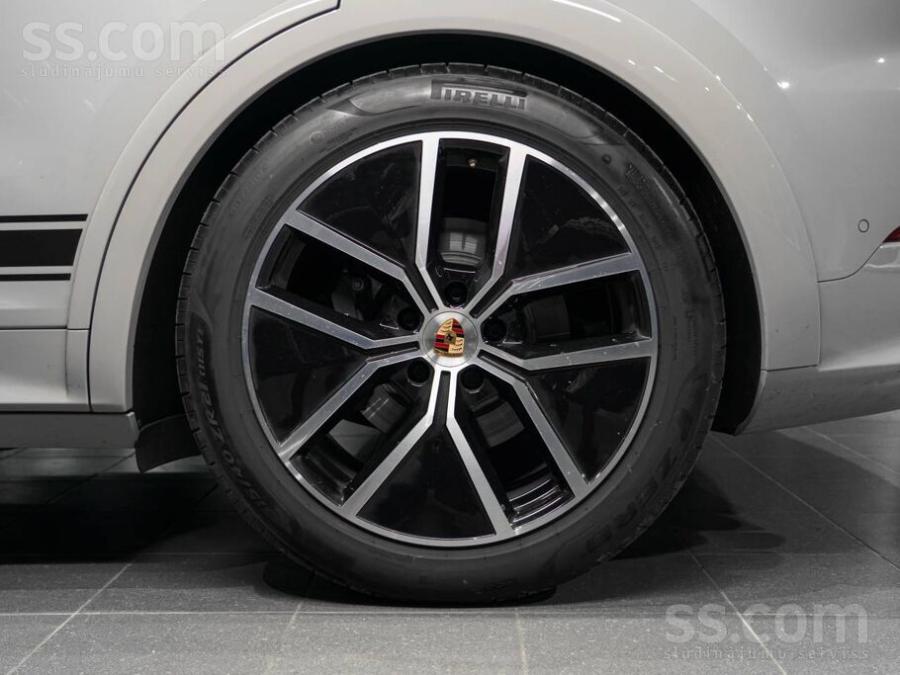 Pelēks Porsche Cayenne 2025 Rīga, ar dzinēja tilpumu 3.00 L un nobraukumu 8 tūkst. km par 105900 €, foto 17 vietnē AUTOMOTO.COM.LV
