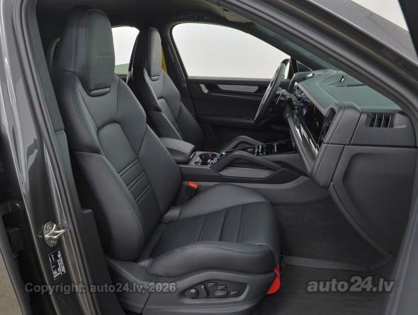 Grey Porsche Cayenne 2025 in Tallinn, with an engine capacity of 4.00 L and mileage of 5 thousand km for 217000 €, photo 11 on AUTOMOTO.COM.LV