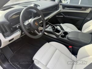 Pelēks Porsche Cayenne 2025 Tallina, ar dzinēja tilpumu 3.00 L un nobraukumu 11 tūkst. km par 135900 €, foto 13 vietnē AUTOMOTO.COM.LV