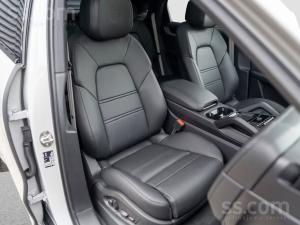 Pelēks Porsche Cayenne 2025 Rīga, ar dzinēja tilpumu 4.00 L un nobraukumu 10 tūkst. km par 141290 €, foto 6 vietnē AUTOMOTO.COM.LV