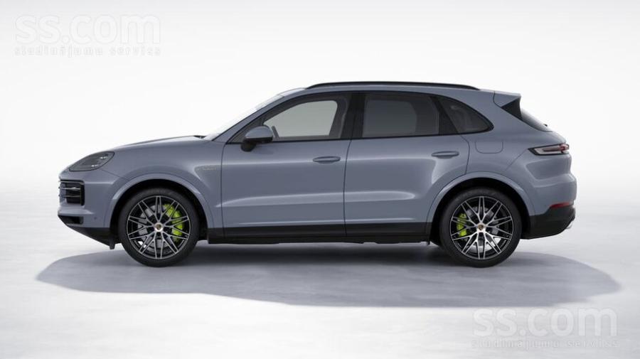 Pelēks Porsche Cayenne 2025 Rīga, ar dzinēja tilpumu 3.00 L un nobraukumu 22 tūkst. km par 96000 €, foto 3 vietnē AUTOMOTO.COM.LV