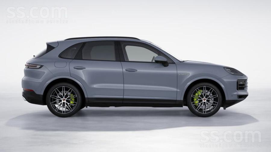 Pelēks Porsche Cayenne 2025 Rīga, ar dzinēja tilpumu 3.00 L un nobraukumu 22 tūkst. km par 96000 €, foto 7 vietnē AUTOMOTO.COM.LV