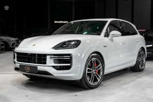 Grey Porsche Cayenne 2025 in Riga, with an engine capacity of 4.00 L and mileage of 24 thousand km for 169900 €, photo  on AUTOMOTO.COM.LV