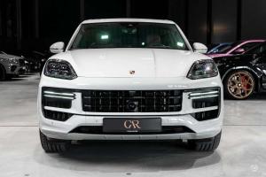 Grey Porsche Cayenne 2025 in Riga, with an engine capacity of 4.00 L and mileage of 24 thousand km for 169900 €, photo 3 on AUTOMOTO.COM.LV