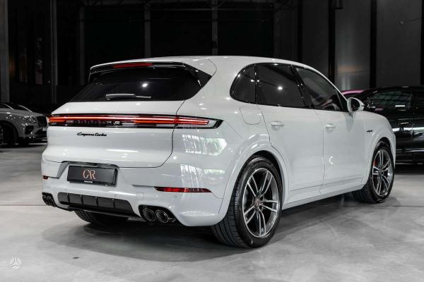Pelēks Porsche Cayenne 2025 Rīga, ar dzinēja tilpumu 4.00 L un nobraukumu 24 tūkst. km par 169900 €, foto 4 vietnē AUTOMOTO.COM.LV