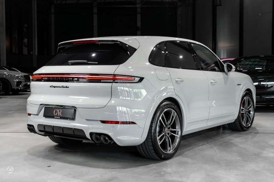 Grey Porsche Cayenne 2025 in Riga, with an engine capacity of 4.00 L and mileage of 24 thousand km for 169900 €, photo 5 on AUTOMOTO.COM.LV