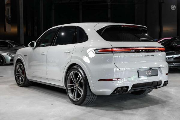 Pelēks Porsche Cayenne 2025 Rīga, ar dzinēja tilpumu 4.00 L un nobraukumu 24 tūkst. km par 169900 €, foto 6 vietnē AUTOMOTO.COM.LV