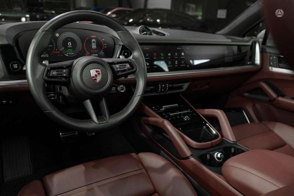 Pelēks Porsche Cayenne 2025 Rīga, ar dzinēja tilpumu 4.00 L un nobraukumu 24 tūkst. km par 169900 €, foto 10 vietnē AUTOMOTO.COM.LV