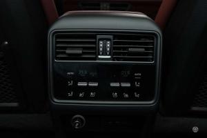 Grey Porsche Cayenne 2025 in Riga, with an engine capacity of 4.00 L and mileage of 24 thousand km for 169900 €, photo 16 on AUTOMOTO.COM.LV