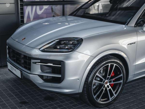 Pelēks Porsche Cayenne 2025 Viļņa, ar dzinēja tilpumu 3.00 L un nobraukumu 6 tūkst. km par 119509 €, foto 10 vietnē AUTOMOTO.COM.LV