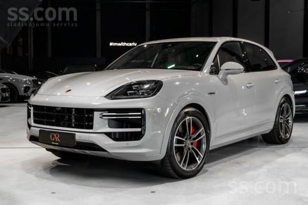 Pelēks Porsche Cayenne 2025 Rīga, ar dzinēja tilpumu 4.00 L un nobraukumu 24 tūkst. km par 147000 €, foto 1 vietnē AUTOMOTO.COM.LV