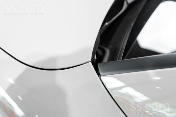 Pelēks Porsche Cayenne 2025 Rīga, ar dzinēja tilpumu 4.00 L un nobraukumu 24 tūkst. km par 147000 €, foto 8 vietnē AUTOMOTO.COM.LV