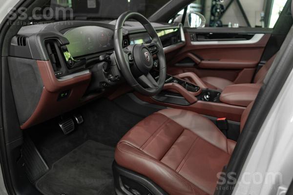 Pelēks Porsche Cayenne 2025 Rīga, ar dzinēja tilpumu 4.00 L un nobraukumu 24 tūkst. km par 147000 €, foto 10 vietnē AUTOMOTO.COM.LV