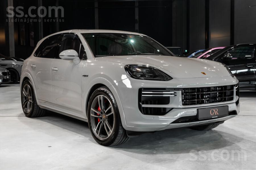 Grey Porsche Cayenne 2025 in Riga, with an engine capacity of 4.00 L and mileage of 24 thousand km for 147000 €, photo 4 on AUTOMOTO.COM.LV