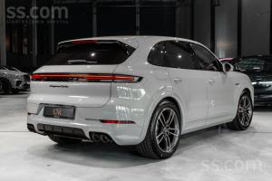 Grey Porsche Cayenne 2025 in Riga, with an engine capacity of 4.00 L and mileage of 24 thousand km for 147000 €, photo 5 on AUTOMOTO.COM.LV