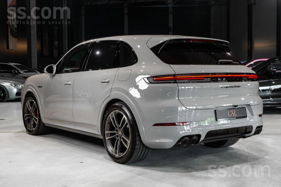Grey Porsche Cayenne 2025 in Riga, with an engine capacity of 4.00 L and mileage of 24 thousand km for 147000 €, photo 7 on AUTOMOTO.COM.LV