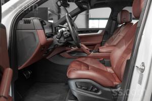 Grey Porsche Cayenne 2025 in Riga, with an engine capacity of 4.00 L and mileage of 24 thousand km for 147000 €, photo 10 on AUTOMOTO.COM.LV