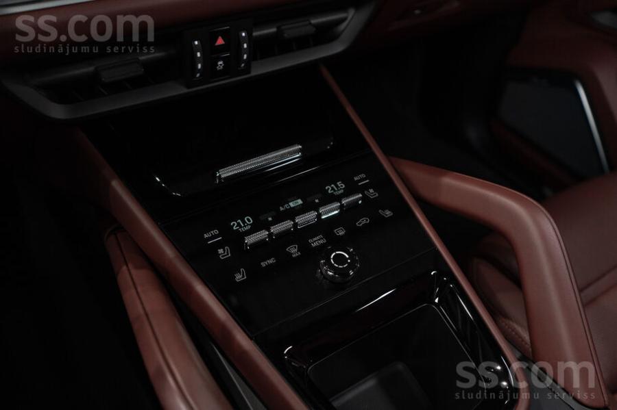Grey Porsche Cayenne 2025 in Riga, with an engine capacity of 4.00 L and mileage of 24 thousand km for 147000 €, photo 30 on AUTOMOTO.COM.LV