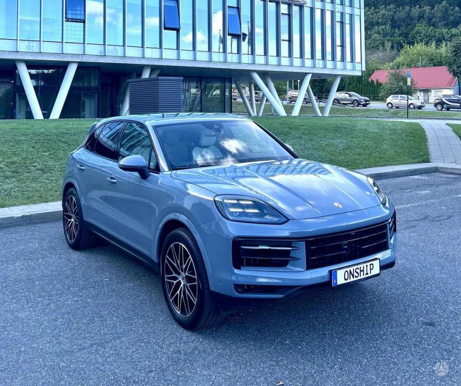 Grey Porsche Cayenne 2025 in Vilnius, with an engine capacity of 3.00 L and mileage of 7 thousand km for 95500 €, photo 4 on AUTOMOTO.COM.LV