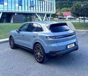 Grey Porsche Cayenne 2025 in Vilnius, with an engine capacity of 3.00 L and mileage of 7 thousand km for 95500 €, photo 6 on AUTOMOTO.COM.LV