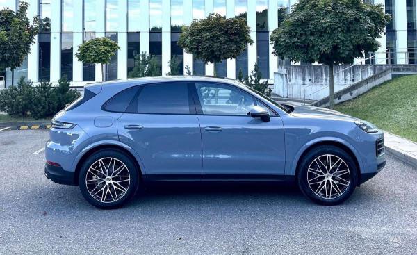 Pelēks Porsche Cayenne 2025 Viļņa, ar dzinēja tilpumu 3.00 L un nobraukumu 7 tūkst. km par 95500 €, foto 9 vietnē AUTOMOTO.COM.LV