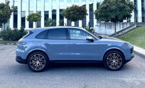 Grey Porsche Cayenne 2025 in Vilnius, with an engine capacity of 3.00 L and mileage of 7 thousand km for 95500 €, photo 9 on AUTOMOTO.COM.LV