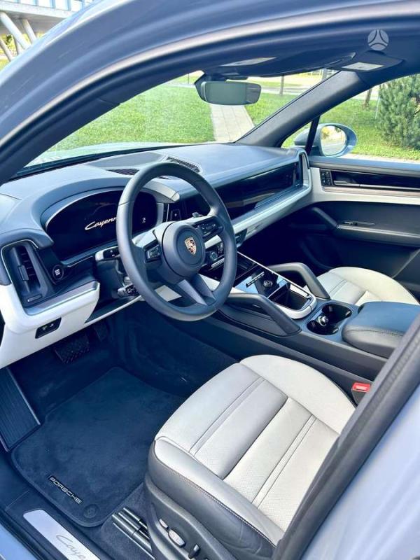 Pelēks Porsche Cayenne 2025 Viļņa, ar dzinēja tilpumu 3.00 L un nobraukumu 7 tūkst. km par 95500 €, foto 10 vietnē AUTOMOTO.COM.LV