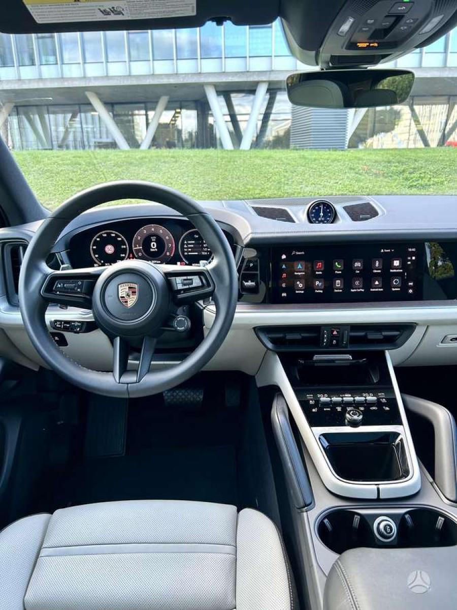Grey Porsche Cayenne 2025 in Vilnius, with an engine capacity of 3.00 L and mileage of 7 thousand km for 95500 €, photo 11 on AUTOMOTO.COM.LV