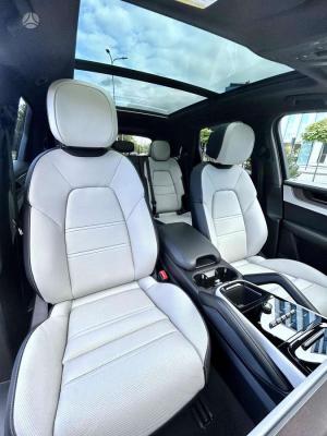 Grey Porsche Cayenne 2025 in Vilnius, with an engine capacity of 3.00 L and mileage of 7 thousand km for 95500 €, photo 17 on AUTOMOTO.COM.LV