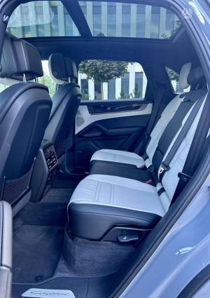 Grey Porsche Cayenne 2025 in Vilnius, with an engine capacity of 3.00 L and mileage of 7 thousand km for 95500 €, photo 18 on AUTOMOTO.COM.LV