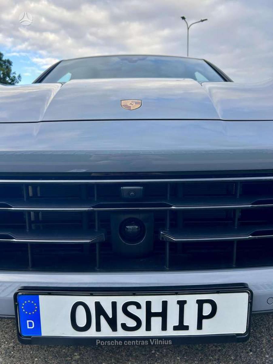 Grey Porsche Cayenne 2025 in Vilnius, with an engine capacity of 3.00 L and mileage of 7 thousand km for 95500 €, photo 23 on AUTOMOTO.COM.LV