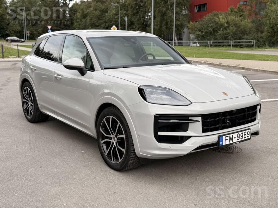 Pelēks Porsche Cayenne 2025 Rīga, ar dzinēja tilpumu 3.00 L un nobraukumu 16 tūkst. km par 90700 €, foto 1 vietnē AUTOMOTO.COM.LV