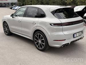 Pelēks Porsche Cayenne 2025 Rīga, ar dzinēja tilpumu 3.00 L un nobraukumu 16 tūkst. km par 90700 €, foto 4 vietnē AUTOMOTO.COM.LV