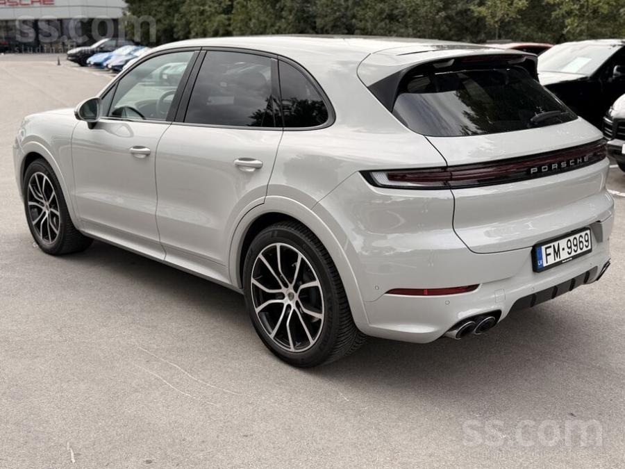 Pelēks Porsche Cayenne 2025 Rīga, ar dzinēja tilpumu 3.00 L un nobraukumu 16 tūkst. km par 90700 €, foto 4 vietnē AUTOMOTO.COM.LV
