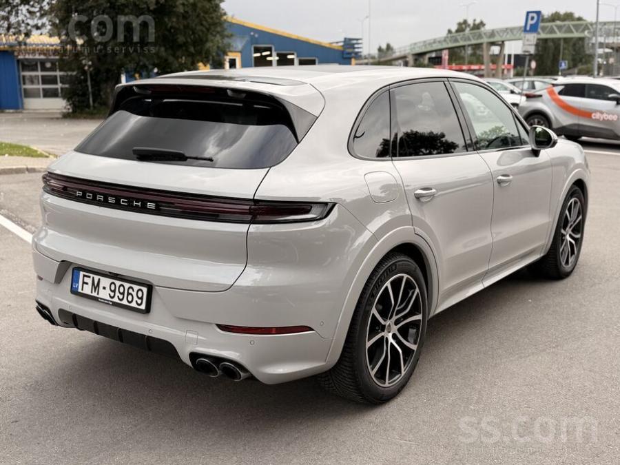 Pelēks Porsche Cayenne 2025 Rīga, ar dzinēja tilpumu 3.00 L un nobraukumu 16 tūkst. km par 90700 €, foto 5 vietnē AUTOMOTO.COM.LV