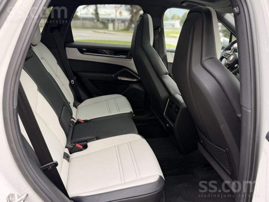 Pelēks Porsche Cayenne 2025 Rīga, ar dzinēja tilpumu 3.00 L un nobraukumu 16 tūkst. km par 90700 €, foto 6 vietnē AUTOMOTO.COM.LV
