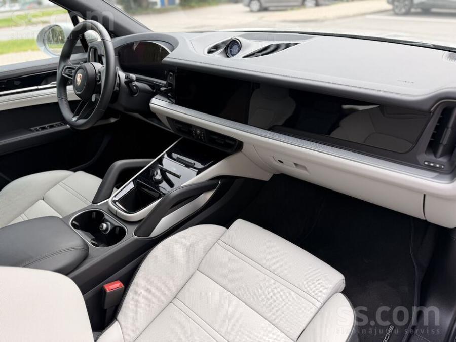 Pelēks Porsche Cayenne 2025 Rīga, ar dzinēja tilpumu 3.00 L un nobraukumu 16 tūkst. km par 90700 €, foto 8 vietnē AUTOMOTO.COM.LV