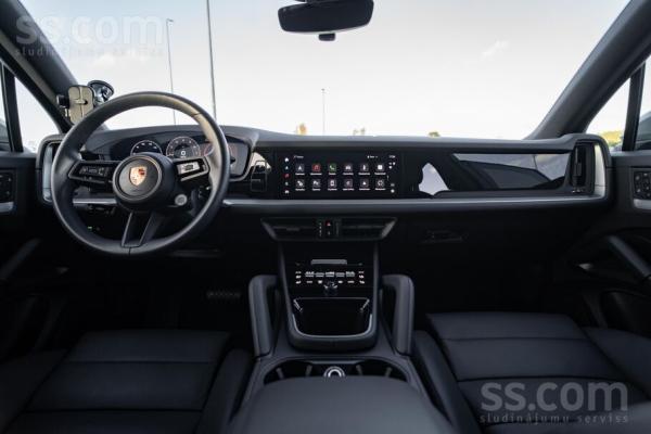 Pelēks Porsche Cayenne 2025 Jūrmala, ar dzinēja tilpumu 3.00 L un nobraukumu 19 tūkst. km par 90400 €, foto 7 vietnē AUTOMOTO.COM.LV