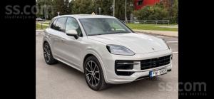 Серый Порше Каен 2025 в Рига, объемом двигателя 3.00 л и пробегом 18 тыс. км за 90700 €, фото  на AUTOMOTO.COM.LV